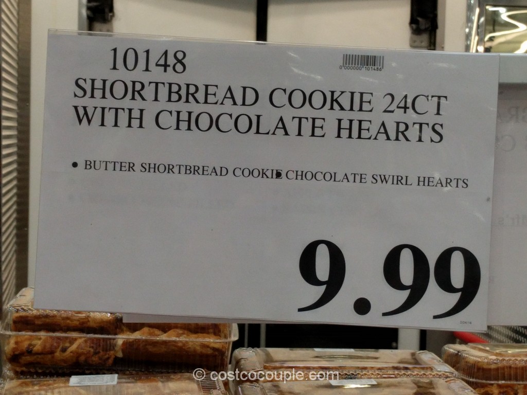 Shortbread Cookie With Chocolate Hearts
